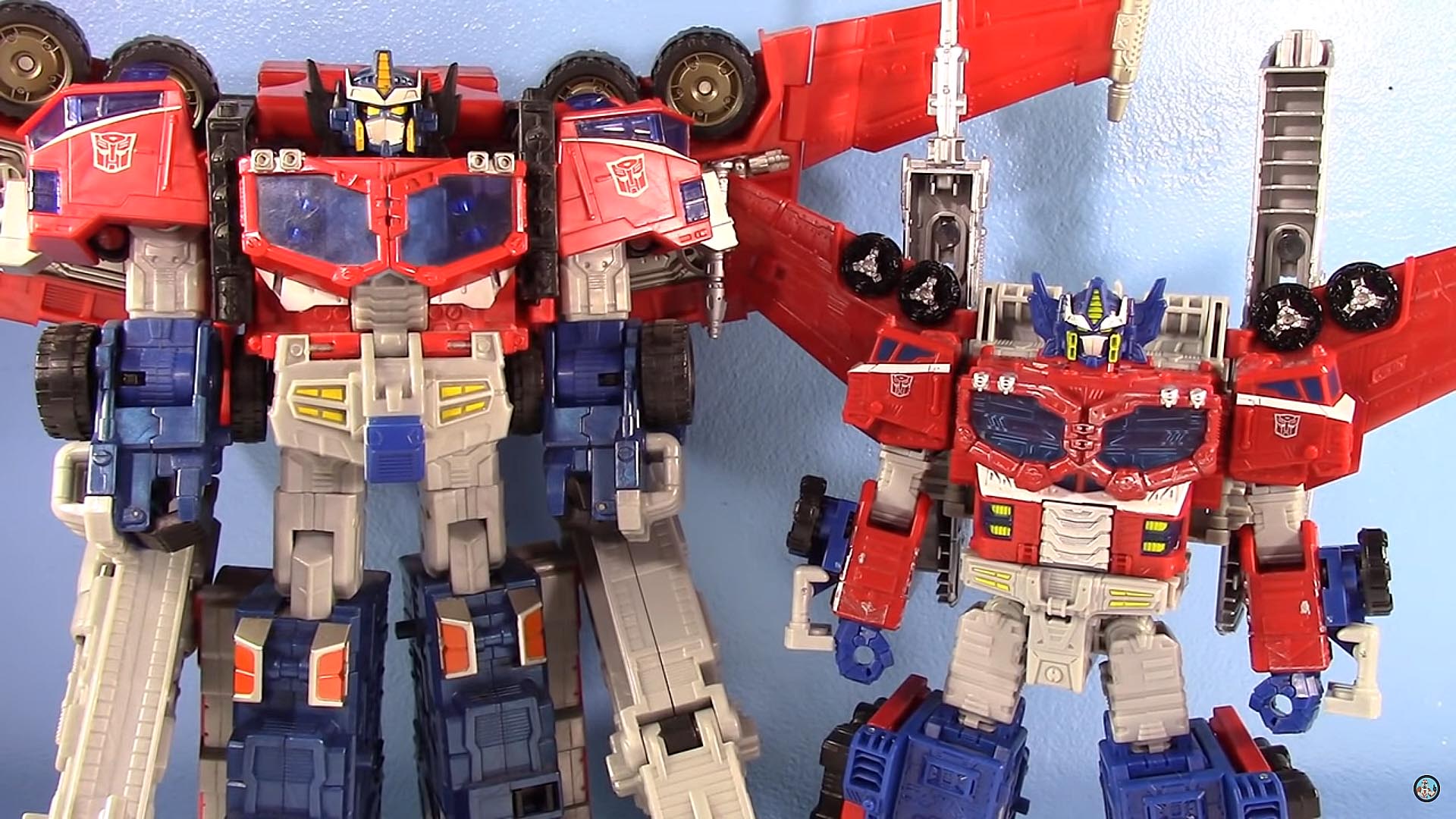 REVIEW Cybertron VS Siege Galaxy Upgrade Leader Optimus Prime